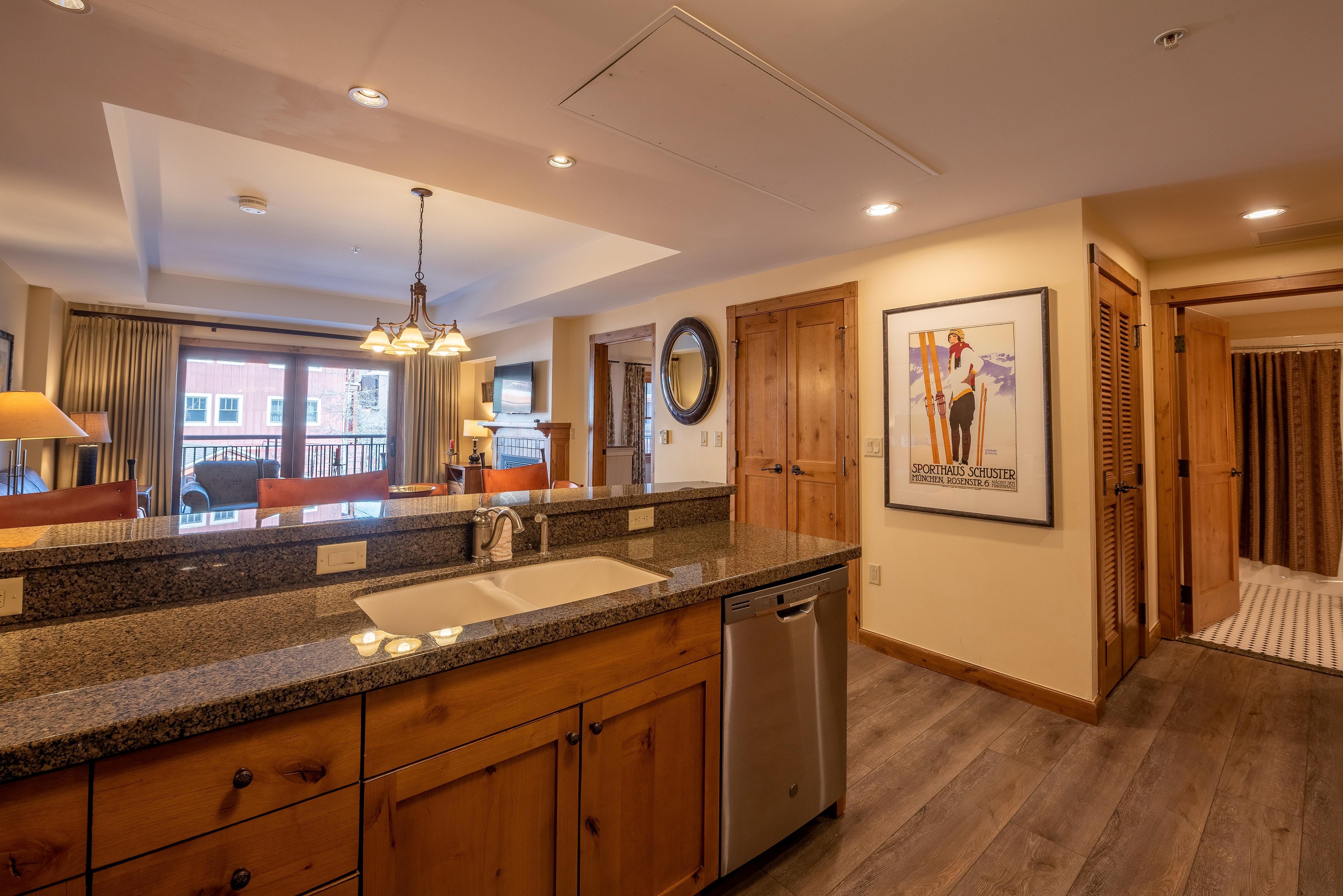 Two Bedroom Condo with a Balcony in Mountaineer Square - No Cleaning ...